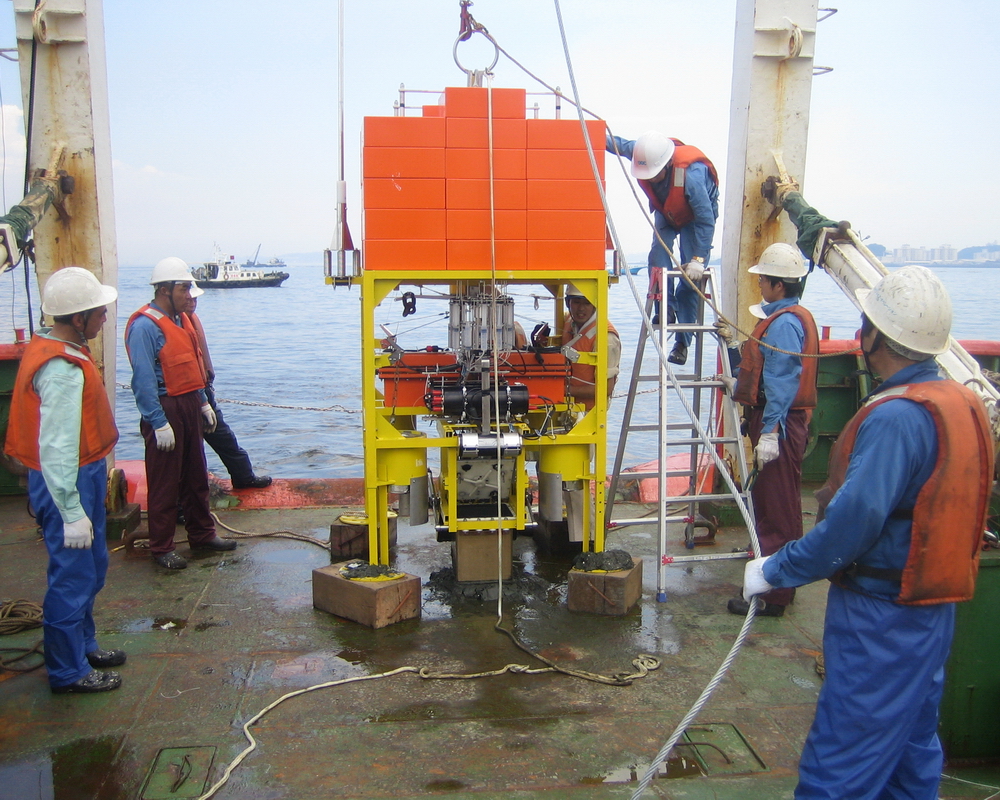 Lander with Benthic Chamber and Syringe Station, KC Denmark ...
